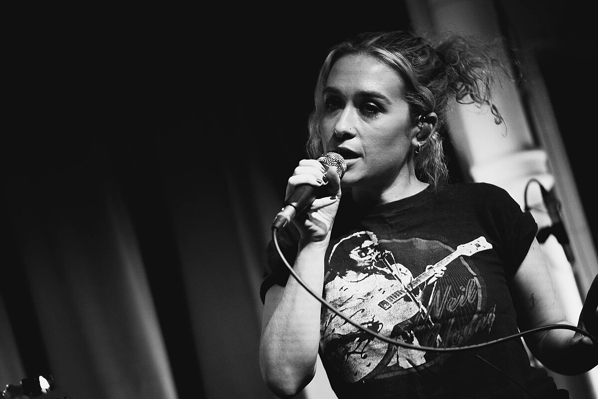 Blondshell, un inédit et une version deluxe - VisualMusic